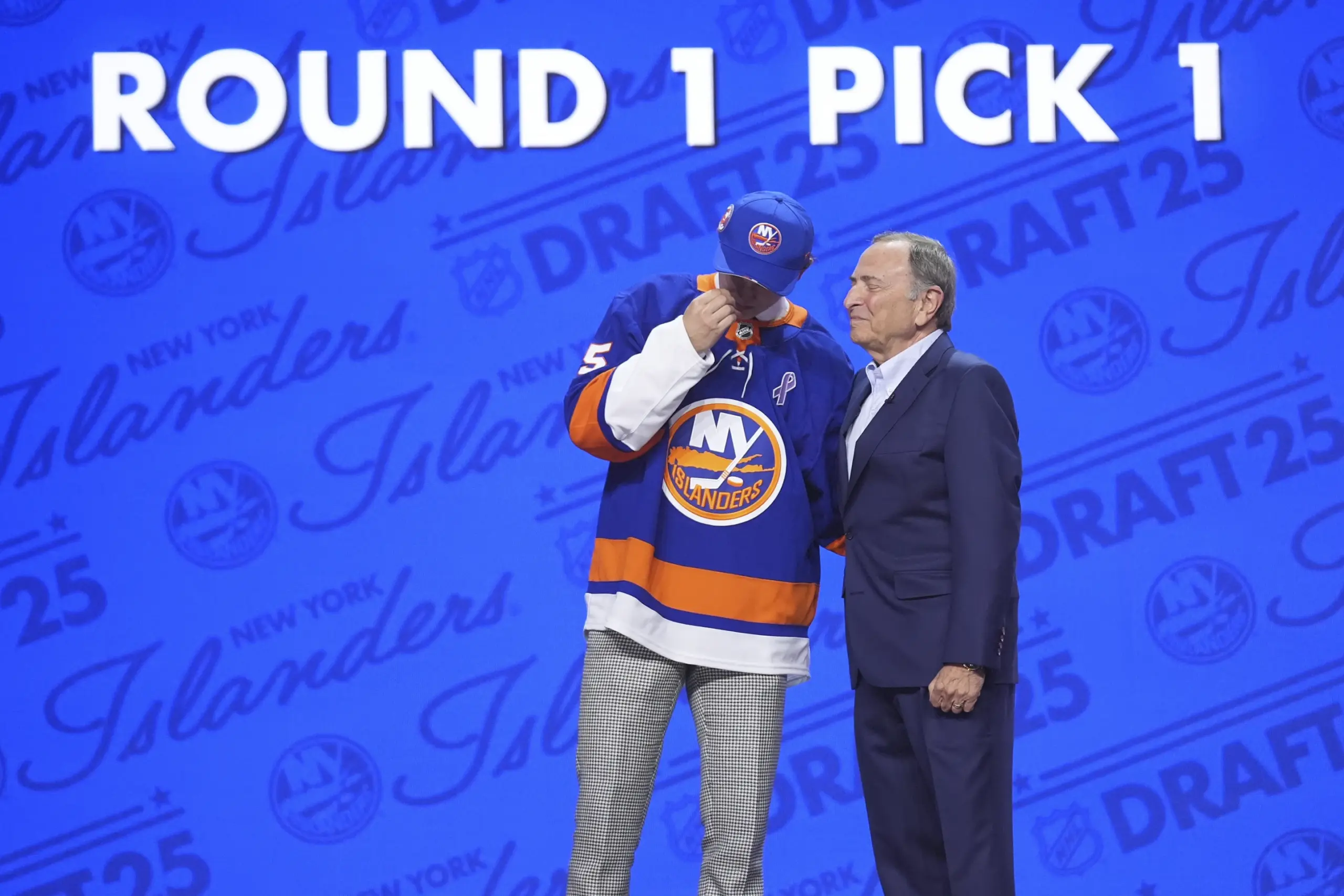 🏒 Matthew Schaefer Goes No. 1 to Islanders in 2025 NHL Draft